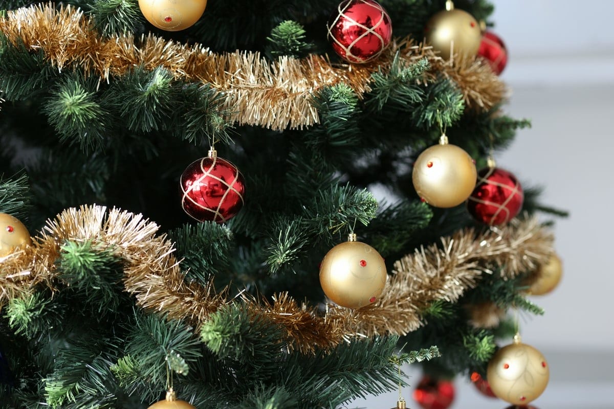 How to safely store Christmas tree decorations after the season?